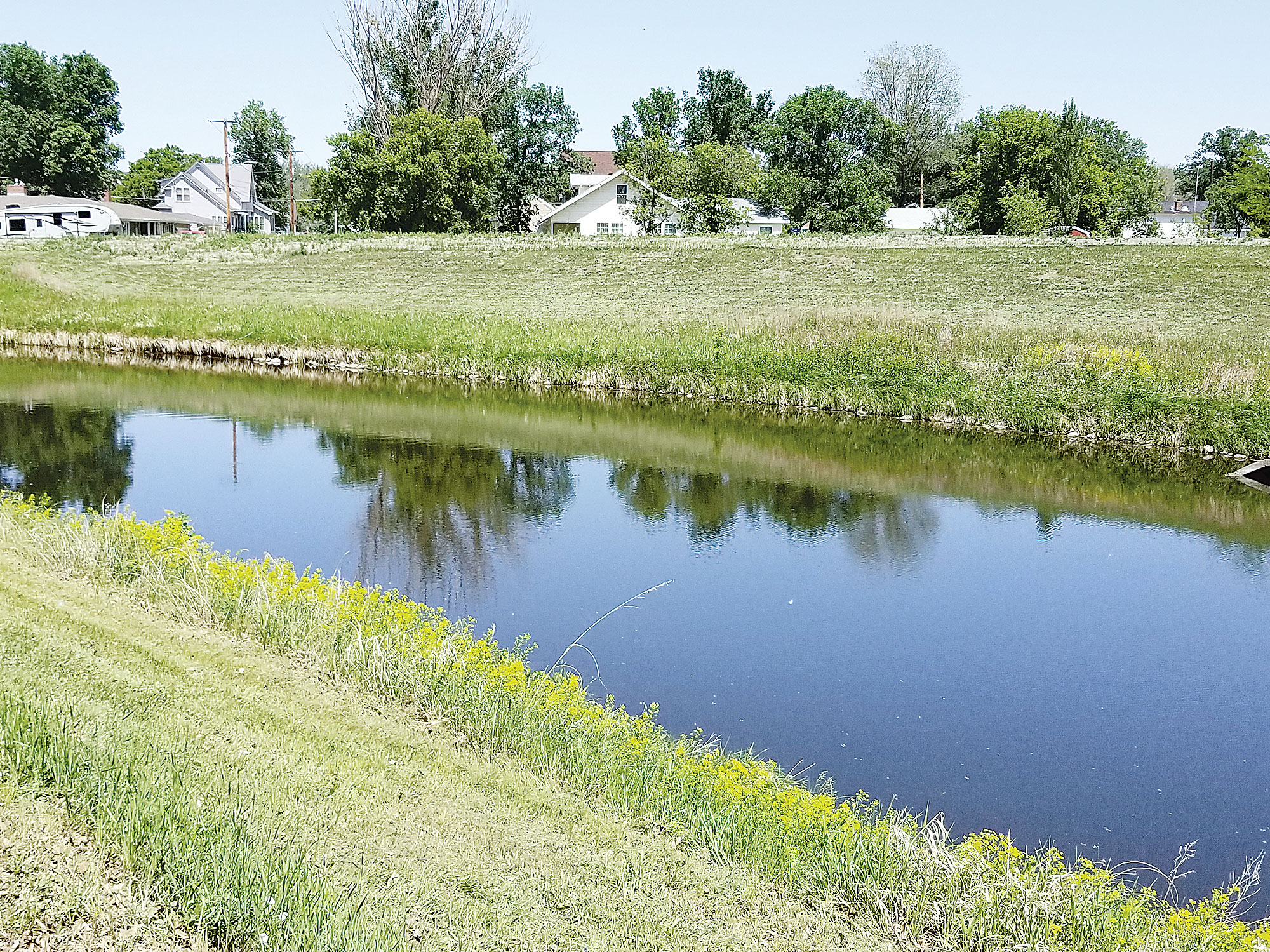 River flows low despite rain | News, Sports, Jobs - Minot Daily News